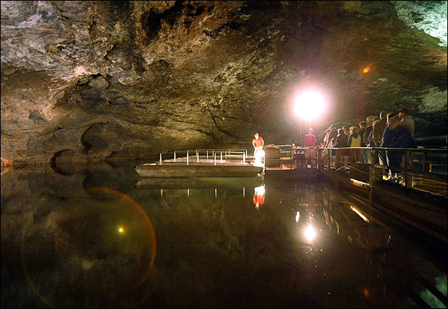 underground lake in sweetwater tennessee